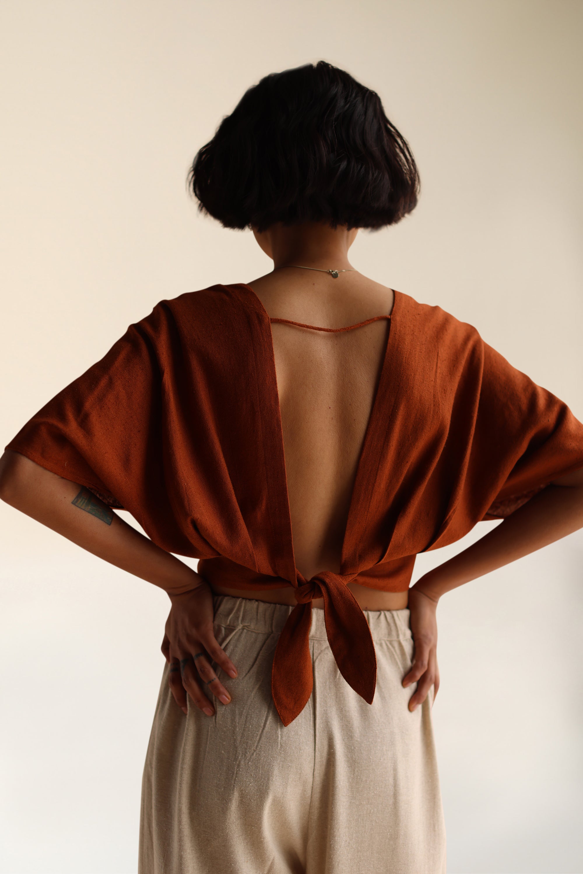 Alice Crop Top Cinnamon | Orange Raw Silk Tie Back Crop Top | FARA Boutique - FARABOUTIQUE
